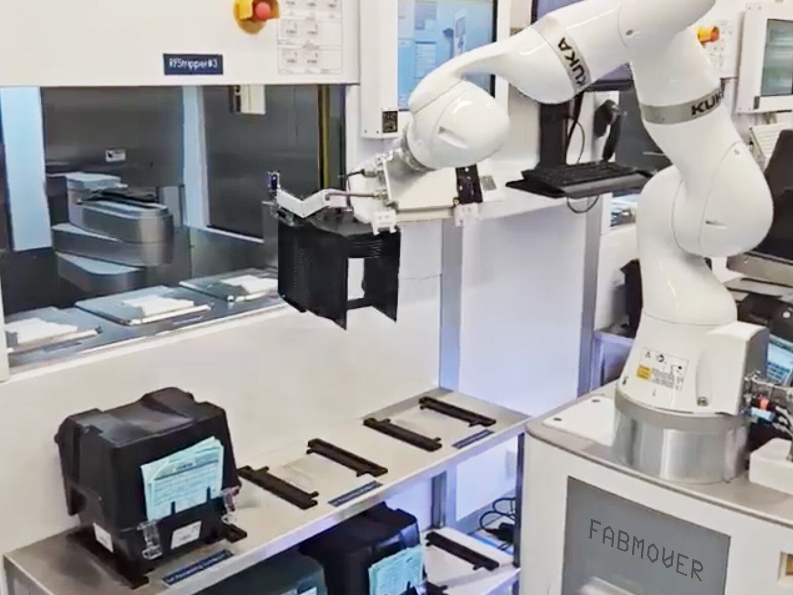 Fab automation with KUKA mobile robots, cobots and AGVs